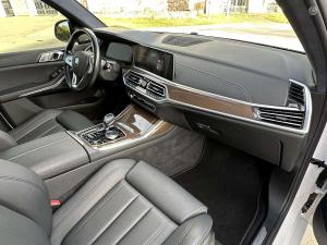 Balts BMW X7 2020 Viļņa, ar dzinēja tilpumu 3.00 L un nobraukumu 62 tūkst. km par 47750 €, foto 41 vietnē AUTOMOTO.COM.LV