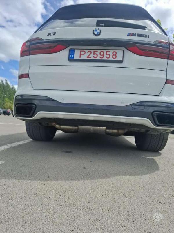 White BMW X7 2020 in Mazeikiai, with an engine capacity of 4.40 L and mileage of 132 thousand km for 61000 €, photo 9 on AUTOMOTO.COM.LV