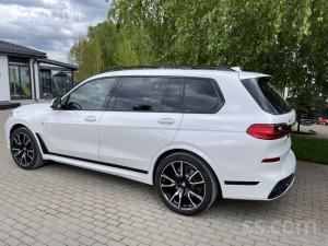 Balts BMW X7 2021 Rīga, ar dzinēja tilpumu 3.00 L un nobraukumu 94 tūkst. km par 64500 €, foto  vietnē AUTOMOTO.COM.LV