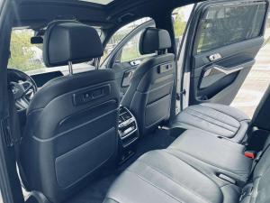 Balts BMW X7 2021 Viļņa, ar dzinēja tilpumu 4.40 L un nobraukumu 81 tūkst. km par 63500 €, foto 16 vietnē AUTOMOTO.COM.LV