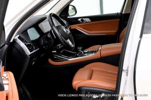 White BMW X7 2021 in Kretinga, with an engine capacity of 3.00 L and mileage of 21 thousand km for 56999 €, photo 22 on AUTOMOTO.COM.LV