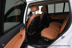White BMW X7 2021 in Kretinga, with an engine capacity of 3.00 L and mileage of 21 thousand km for 56999 €, photo 31 on AUTOMOTO.COM.LV