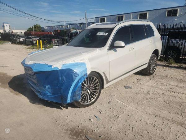 White BMW X7 2021 in Klaipeda, with an engine capacity of 3.00 L and mileage of 98 thousand km for 24100 €, photo 1 on AUTOMOTO.COM.LV