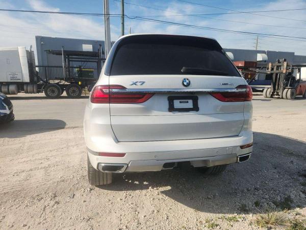 White BMW X7 2021 in Klaipeda, with an engine capacity of 3.00 L and mileage of 98 thousand km for 24100 €, photo 6 on AUTOMOTO.COM.LV