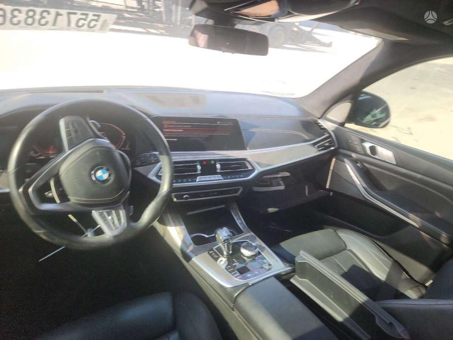 Белый БМВ X7 2021 в Клайпеда, объемом двигателя 3.00 л и пробегом 98 тыс. км за 24100 €, фото 19 на AUTOMOTO.COM.LV