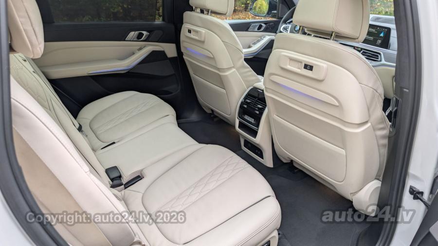 Белый БМВ X7 2021 в Таллин, объемом двигателя 3.00 л и пробегом 120 тыс. км за 55900 €, фото 18 на AUTOMOTO.COM.LV