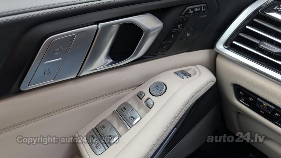 Белый БМВ X7 2021 в Таллин, объемом двигателя 3.00 л и пробегом 120 тыс. км за 55900 €, фото 27 на AUTOMOTO.COM.LV