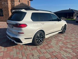 White BMW X7 2022 in Aizkraukle, with an engine capacity of 4.00 L and mileage of 23 thousand km for 75000 €, photo 2 on AUTOMOTO.COM.LV