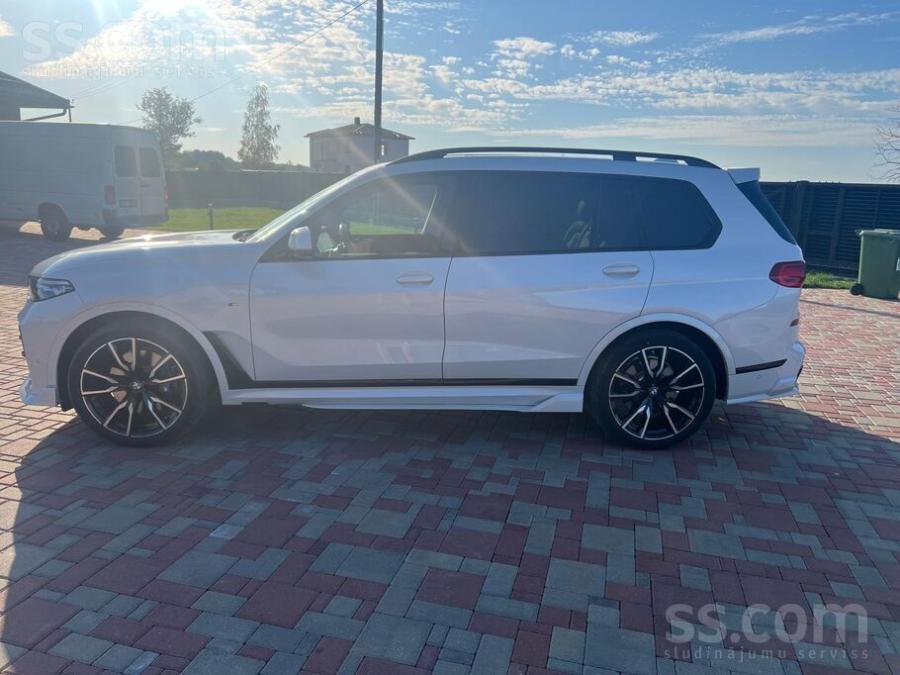 White BMW X7 2022 in Aizkraukle, with an engine capacity of 4.00 L and mileage of 23 thousand km for 75000 €, photo 4 on AUTOMOTO.COM.LV