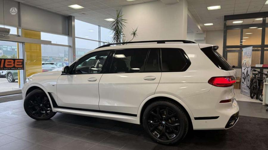 White BMW X7 2022 in Vilnius, with an engine capacity of 2.99 L and mileage of 109 thousand km for 59989 €, photo 6 on AUTOMOTO.COM.LV
