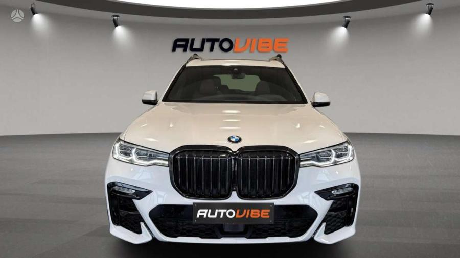 White BMW X7 2022 in Vilnius, with an engine capacity of 2.99 L and mileage of 109 thousand km for 59222 €, photo 1 on AUTOMOTO.COM.LV