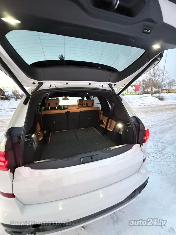 White BMW X7 2022 in Tallinn, with an engine capacity of 3.00 L and mileage of 114 thousand km for 65900 €, photo 11 on AUTOMOTO.COM.LV