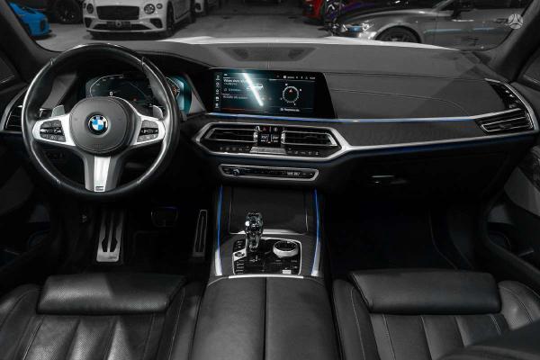 White BMW X7 2022 in Riga, with an engine capacity of 2.99 L and mileage of 52 thousand km for 77500 €, photo 11 on AUTOMOTO.COM.LV