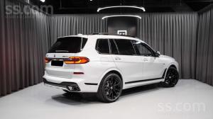 Balts BMW X7 2023 Tukums, ar dzinēja tilpumu 3.00 L un nobraukumu 0 tūkst. km par 85555 €, foto 2 vietnē AUTOMOTO.COM.LV
