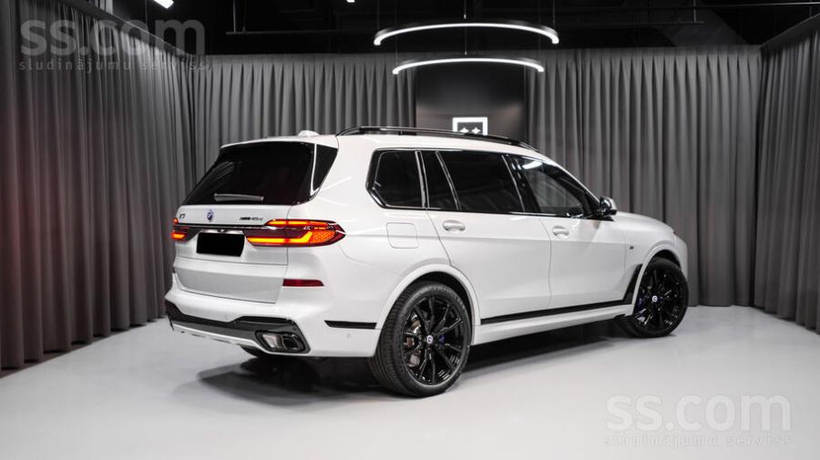 White BMW X7 2023 in Tukums, with an engine capacity of 3.00 L and mileage of 0 thousand km for 85555 €, photo 2 on AUTOMOTO.COM.LV