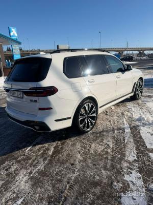 Balts BMW X7 2023 Tartu, ar dzinēja tilpumu 3.00 L un nobraukumu 91 tūkst. km par 84500 €, foto 3 vietnē AUTOMOTO.COM.LV