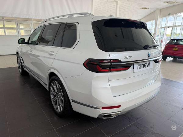 White BMW X7 2023 in Klaipeda, with an engine capacity of 3.00 L and mileage of 112 thousand km for 60000 €, photo 4 on AUTOMOTO.COM.LV