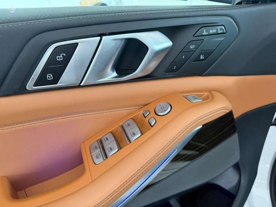 Balts BMW X7 2023 Klaipėda, ar dzinēja tilpumu 3.00 L un nobraukumu 112 tūkst. km par 60000 €, foto 12 vietnē AUTOMOTO.COM.LV