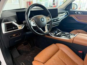 Balts BMW X7 2023 Klaipėda, ar dzinēja tilpumu 3.00 L un nobraukumu 112 tūkst. km par 60000 €, foto 14 vietnē AUTOMOTO.COM.LV