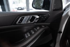 White BMW X7 2024 in Kaunas, with an engine capacity of 3.00 L and mileage of 73 thousand km for 85771 €, photo 14 on AUTOMOTO.COM.LV