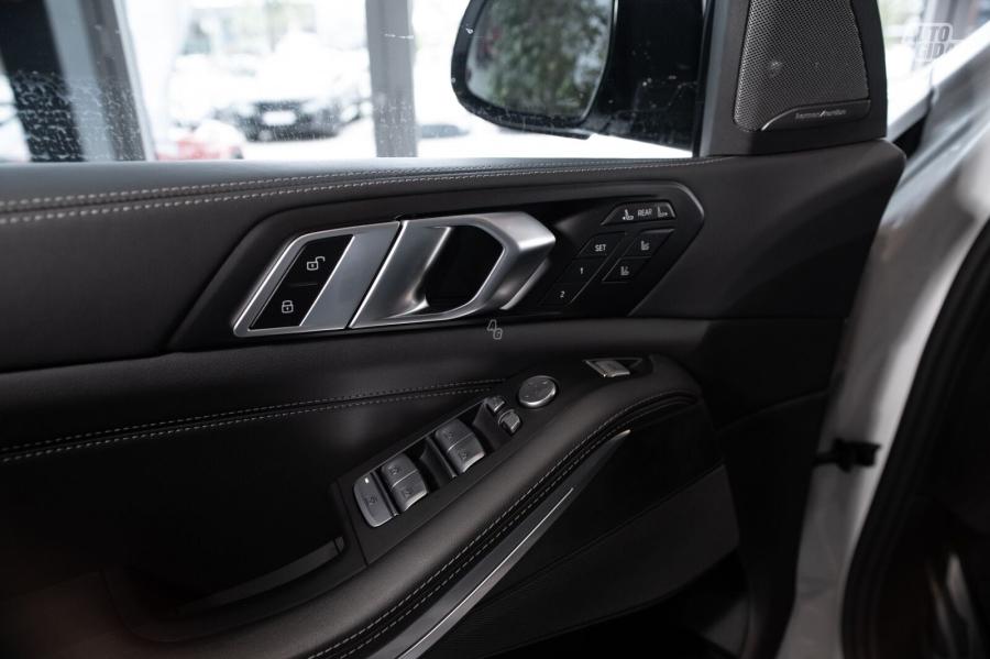White BMW X7 2024 in Kaunas, with an engine capacity of 3.00 L and mileage of 73 thousand km for 85771 €, photo 14 on AUTOMOTO.COM.LV