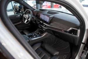 White BMW X7 2024 in Kaunas, with an engine capacity of 3.00 L and mileage of 73 thousand km for 85771 €, photo 20 on AUTOMOTO.COM.LV