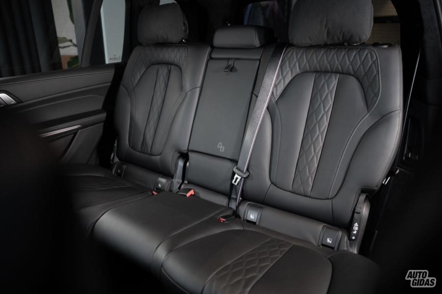 White BMW X7 2024 in Kaunas, with an engine capacity of 3.00 L and mileage of 73 thousand km for 85771 €, photo 27 on AUTOMOTO.COM.LV