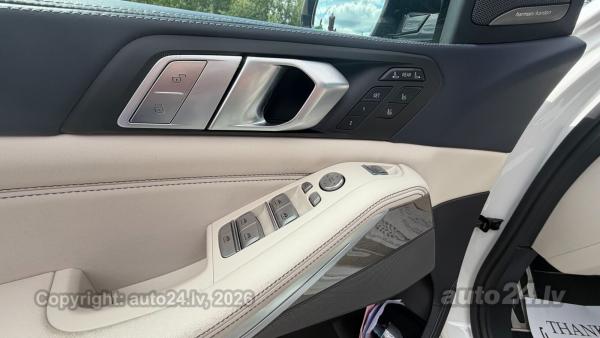 White BMW X7 2021 in Tallinn, with an engine capacity of 3.00 L and mileage of 127 thousand km for 65000 €, photo 8 on AUTOMOTO.COM.LV
