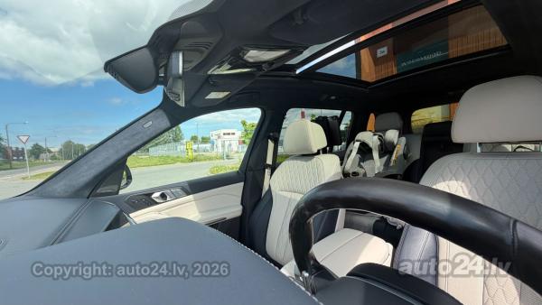 White BMW X7 2021 in Tallinn, with an engine capacity of 3.00 L and mileage of 127 thousand km for 65000 €, photo 10 on AUTOMOTO.COM.LV