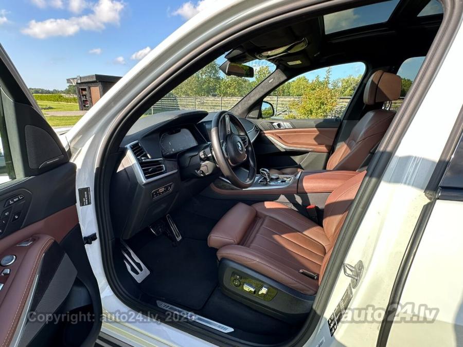 Balts BMW X7 2021 Tallina, ar dzinēja tilpumu 3.00 L un nobraukumu 166 tūkst. km par 55000 €, foto 7 vietnē AUTOMOTO.COM.LV