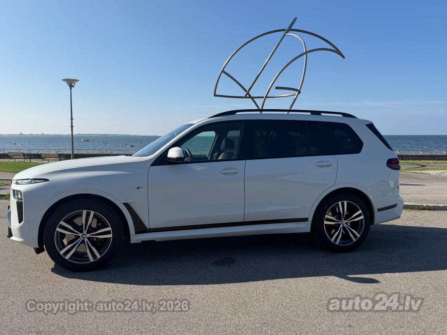 White BMW X7 2024 in Tallinn, with an engine capacity of 3.00 L and mileage of 28 thousand km for 94500 €, photo 1 on AUTOMOTO.COM.LV