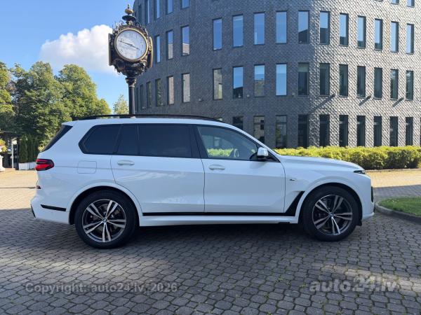 White BMW X7 2024 in Tallinn, with an engine capacity of 3.00 L and mileage of 28 thousand km for 94500 €, photo 5 on AUTOMOTO.COM.LV