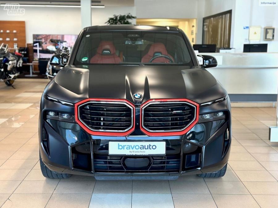 Melns BMW XM 2024 Klaipėda, ar dzinēja tilpumu 4.40 L un nobraukumu 30 tūkst. km par 150000 €, foto 2 vietnē AUTOMOTO.COM.LV