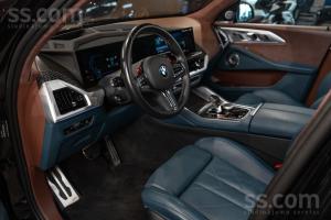 Черный БМВ XM 2024 в Рига, объемом двигателя 4.40 л и пробегом 42 тыс. км за 100642 €, фото 10 на AUTOMOTO.COM.LV