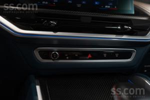 Черный БМВ XM 2024 в Рига, объемом двигателя 4.40 л и пробегом 42 тыс. км за 100642 €, фото 30 на AUTOMOTO.COM.LV