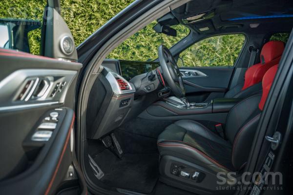 Black BMW XM 2024 in Riga, with an engine capacity of 4.40 L and mileage of 54 thousand km for 135000 €, photo 10 on AUTOMOTO.COM.LV