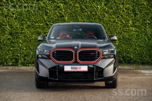 Black BMW XM 2024 in Riga, with an engine capacity of 4.40 L and mileage of 54 thousand km for 135000 €, photo 3 on AUTOMOTO.COM.LV
