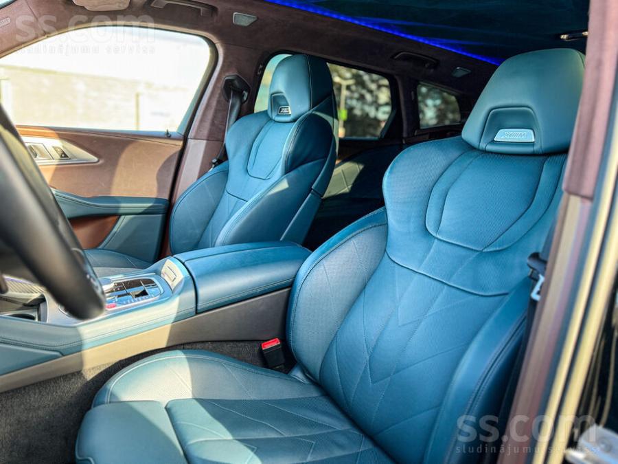 Черный БМВ XM 2024 в Рига, объемом двигателя 4.40 л и пробегом 37 тыс. км за 114950 €, фото 10 на AUTOMOTO.COM.LV