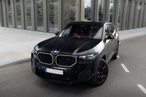Black BMW XM 2024 in Vilnius, with an engine capacity of 4.40 L and mileage of 17 thousand km for 123000 €, photo 5 on AUTOMOTO.COM.LV