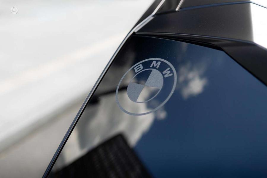 Black BMW XM 2024 in Vilnius, with an engine capacity of 4.40 L and mileage of 17 thousand km for 123000 €, photo 19 on AUTOMOTO.COM.LV