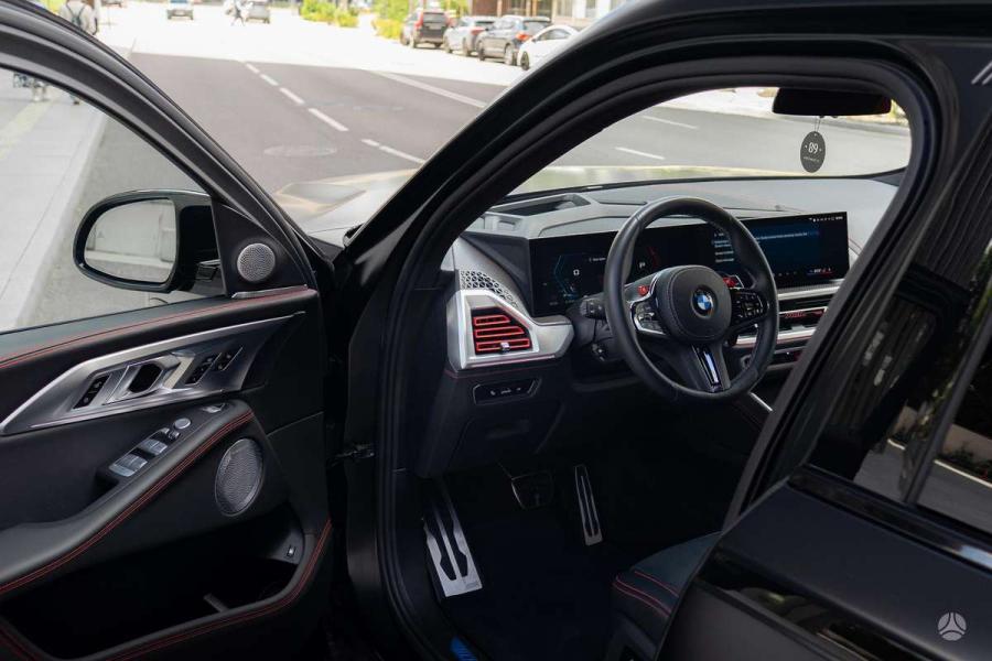 Black BMW XM 2024 in Vilnius, with an engine capacity of 4.40 L and mileage of 17 thousand km for 123000 €, photo 22 on AUTOMOTO.COM.LV