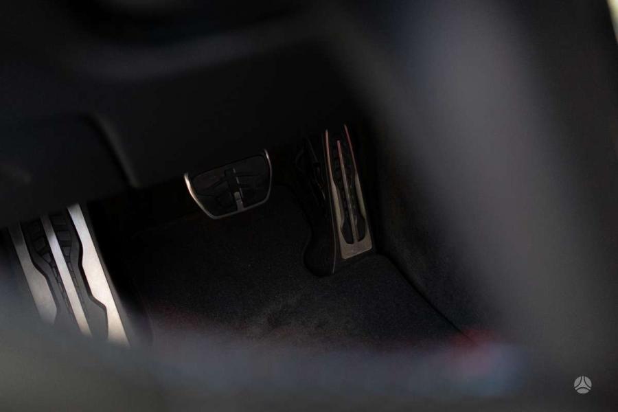 Black BMW XM 2024 in Vilnius, with an engine capacity of 4.40 L and mileage of 17 thousand km for 123000 €, photo 27 on AUTOMOTO.COM.LV
