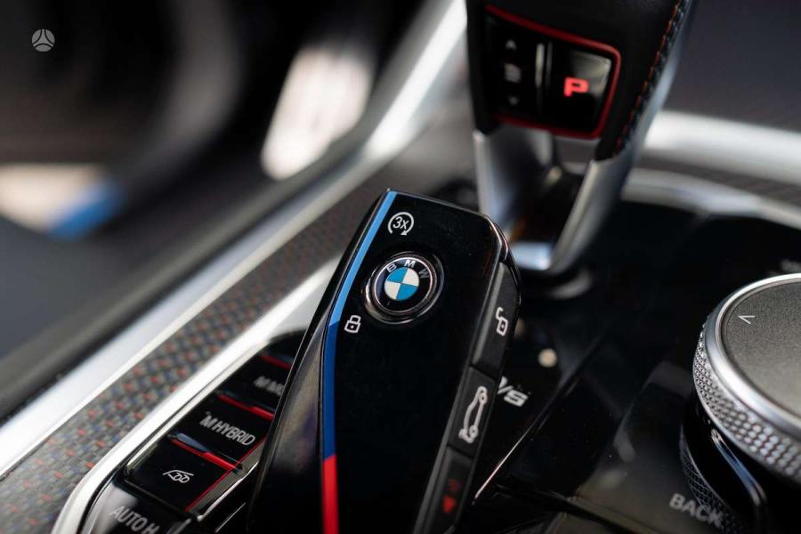 Black BMW XM 2024 in Vilnius, with an engine capacity of 4.40 L and mileage of 17 thousand km for 123000 €, photo 32 on AUTOMOTO.COM.LV