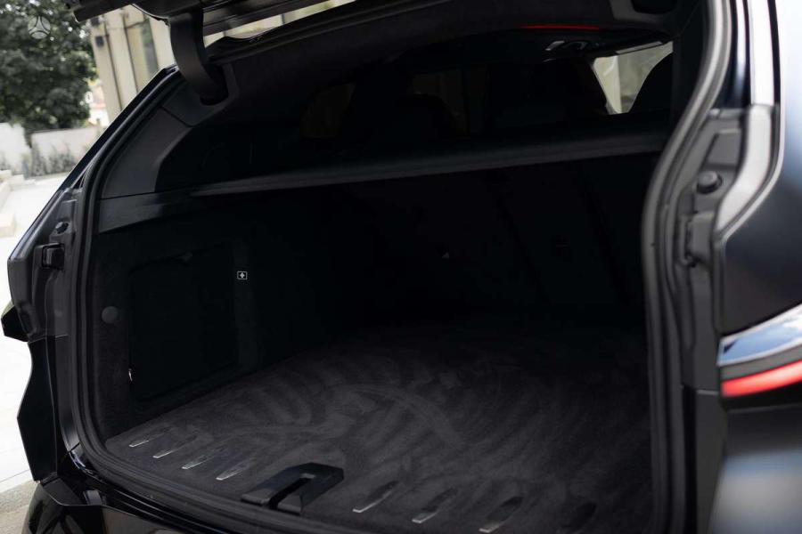 Black BMW XM 2024 in Vilnius, with an engine capacity of 4.40 L and mileage of 17 thousand km for 123000 €, photo 43 on AUTOMOTO.COM.LV