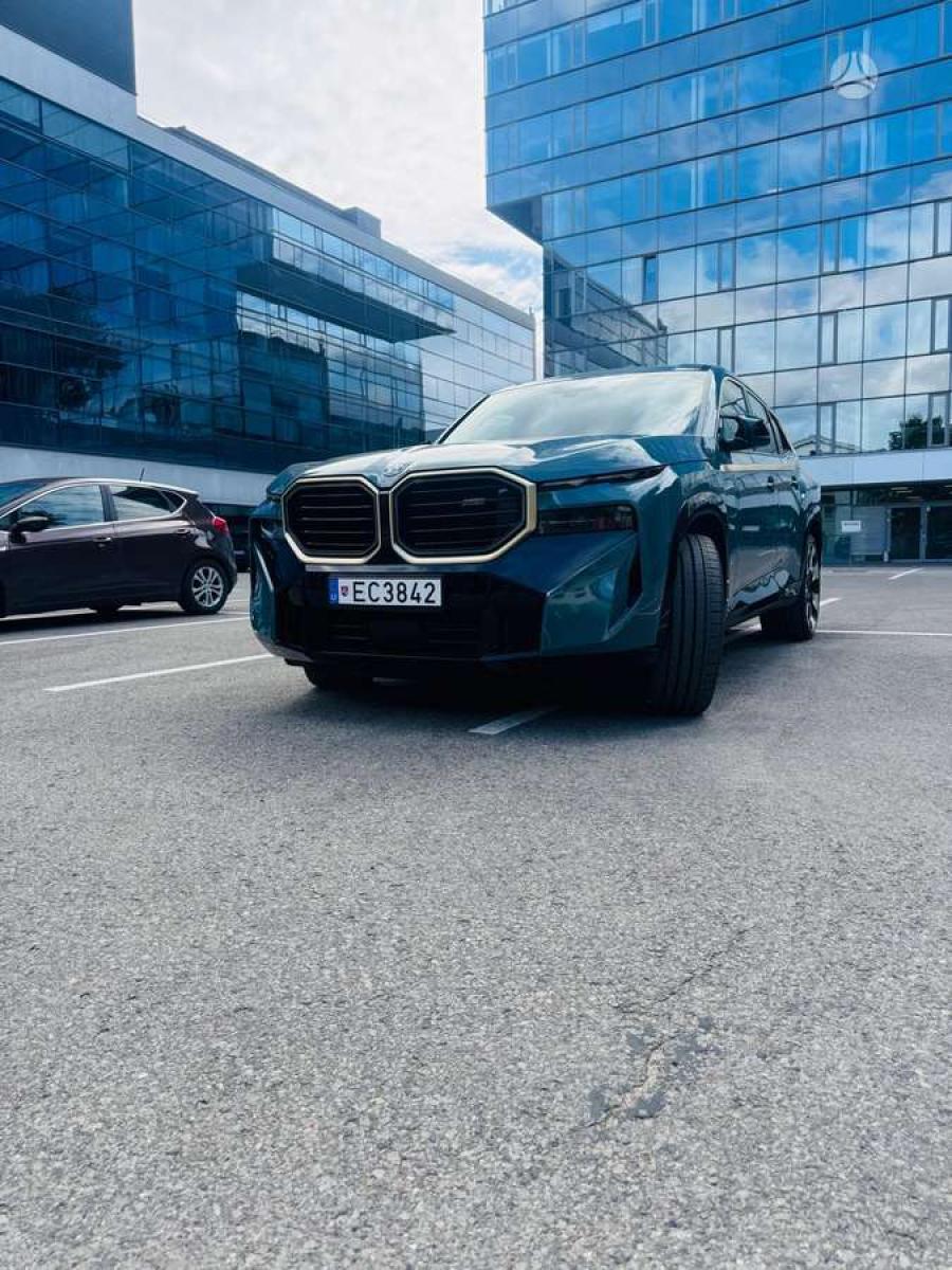 Green BMW XM 2023 in Vilnius, with an engine capacity of 4.40 L and mileage of 43 thousand km for 114500 €, photo 3 on AUTOMOTO.COM.LV