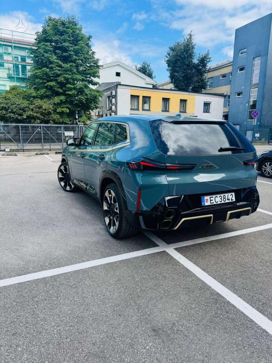 Green BMW XM 2023 in Vilnius, with an engine capacity of 4.40 L and mileage of 43 thousand km for 114500 €, photo 5 on AUTOMOTO.COM.LV