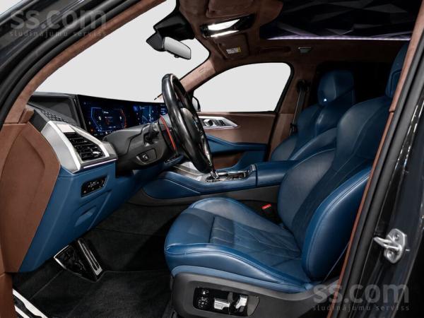 БМВ XM 2023 в Рига на AUTOMOTO.COM.LV Серый БМВ XM 2023 в Рига, объемом двигателя 4.40 л и пробегом 65 тыс. км за 95840 €, фото 6 на AUTOMOTO.COM.LV