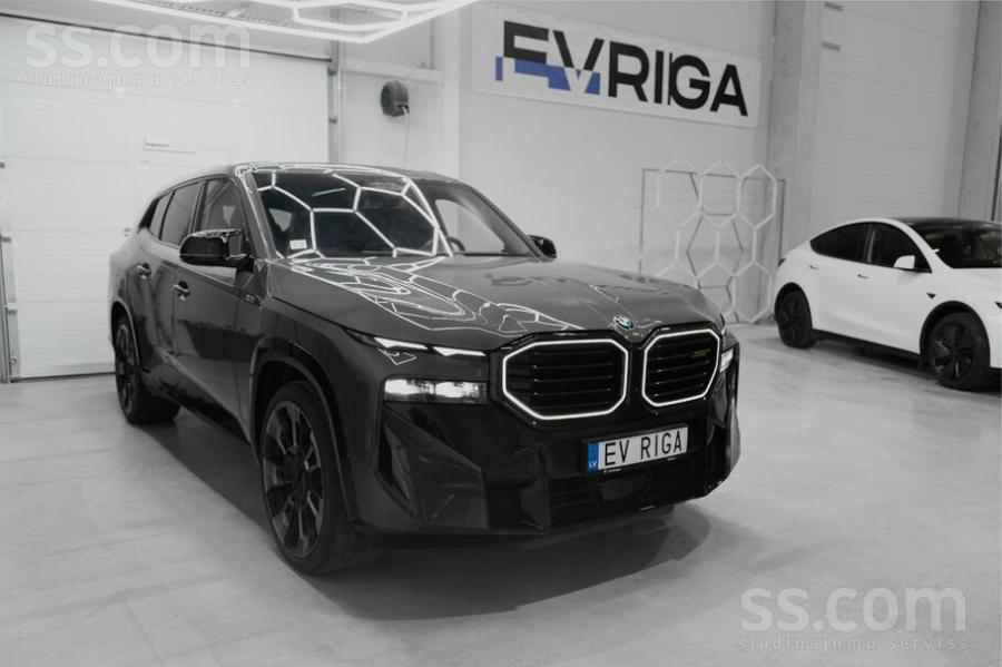 Grey BMW XM 2024 in Riga, with an engine capacity of 4.40 L and mileage of 26 thousand km for 121900 €, photo 1 on AUTOMOTO.COM.LV