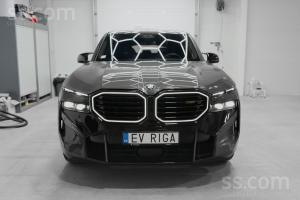 Grey BMW XM 2024 in Riga, with an engine capacity of 4.40 L and mileage of 26 thousand km for 121900 €, photo 4 on AUTOMOTO.COM.LV