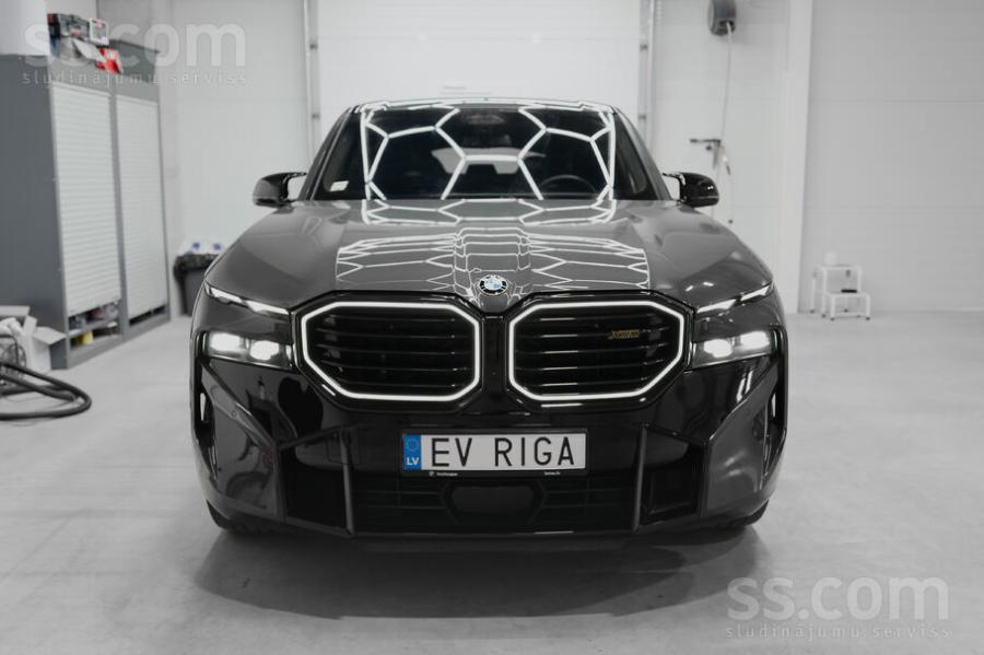 Grey BMW XM 2024 in Riga, with an engine capacity of 4.40 L and mileage of 26 thousand km for 121900 €, photo 4 on AUTOMOTO.COM.LV